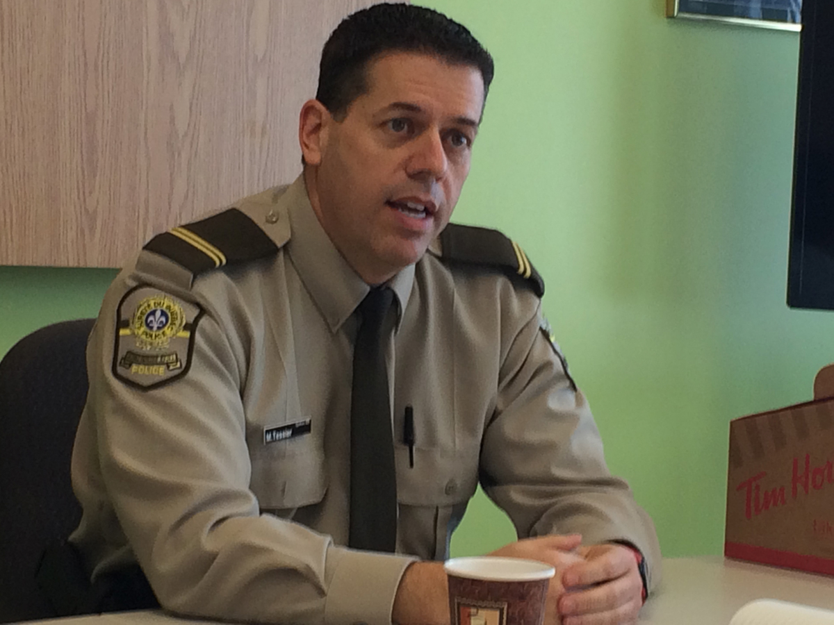 On l’invite à monter en voiture près d’une école primaire à Prévost ...