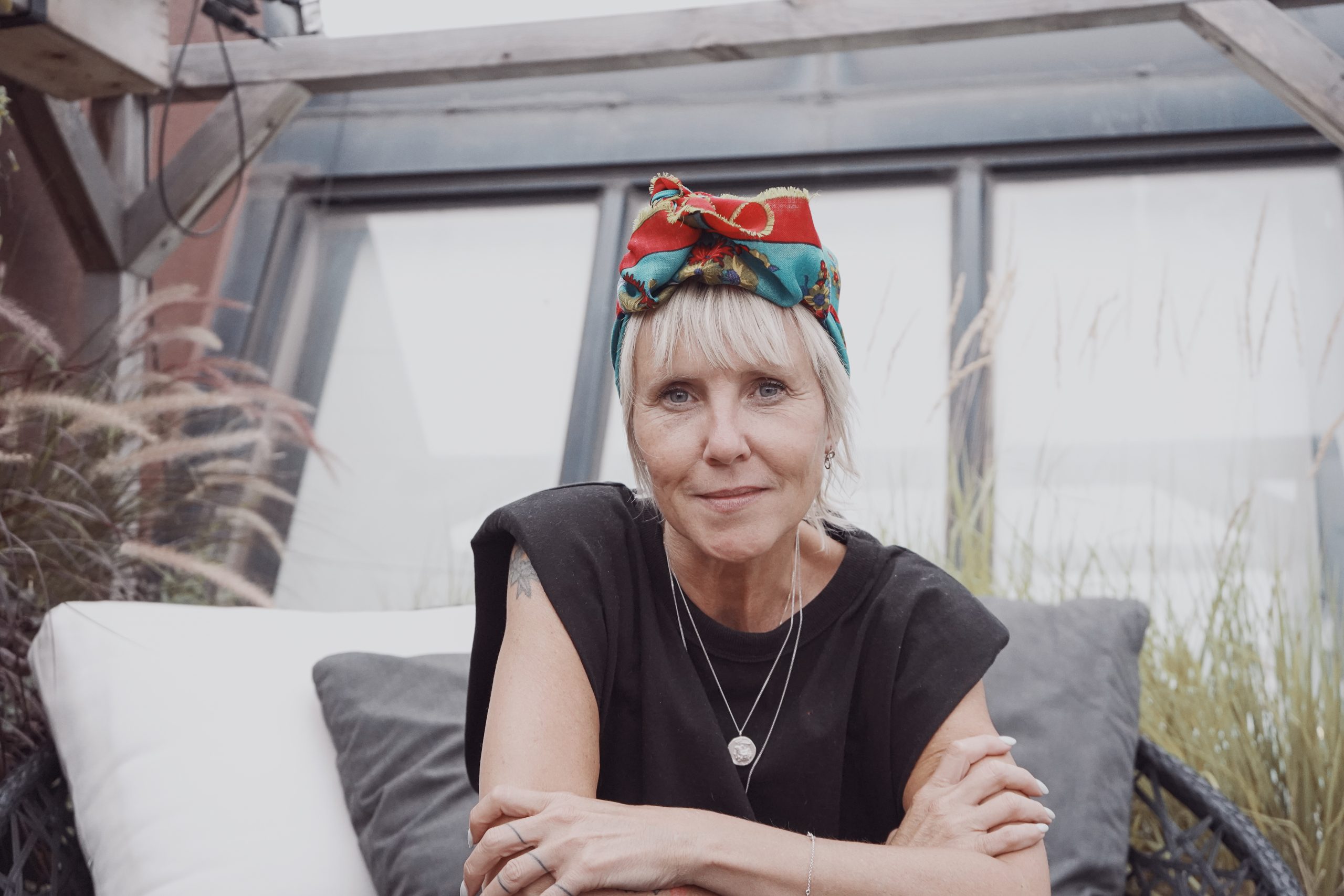 Pénélope Mcquade tendre son micro | Journal Le Nord