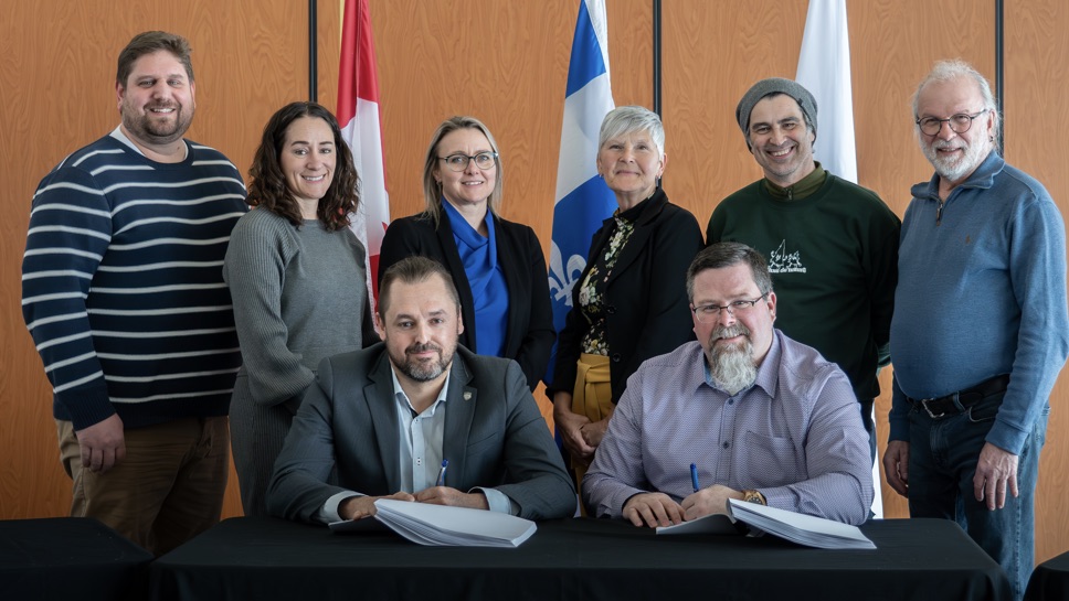 Saint-Colomban : entente avec les cols bleus et cols blancs | Journal ...
