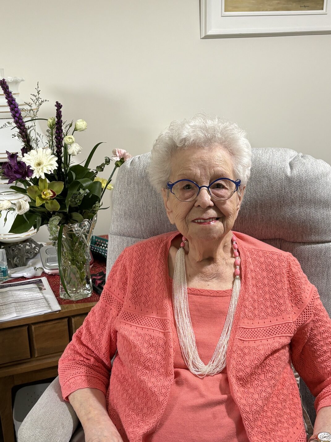 Lucille Roy Danis : à 104 ans, fière, coquette et autonome | Journal Le ...